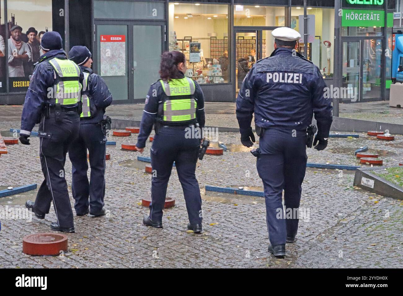 Attentate auf Weihnachtsmärkte der Internationale Weihnachtsmarkt in Essen einen Tag nach dem ...