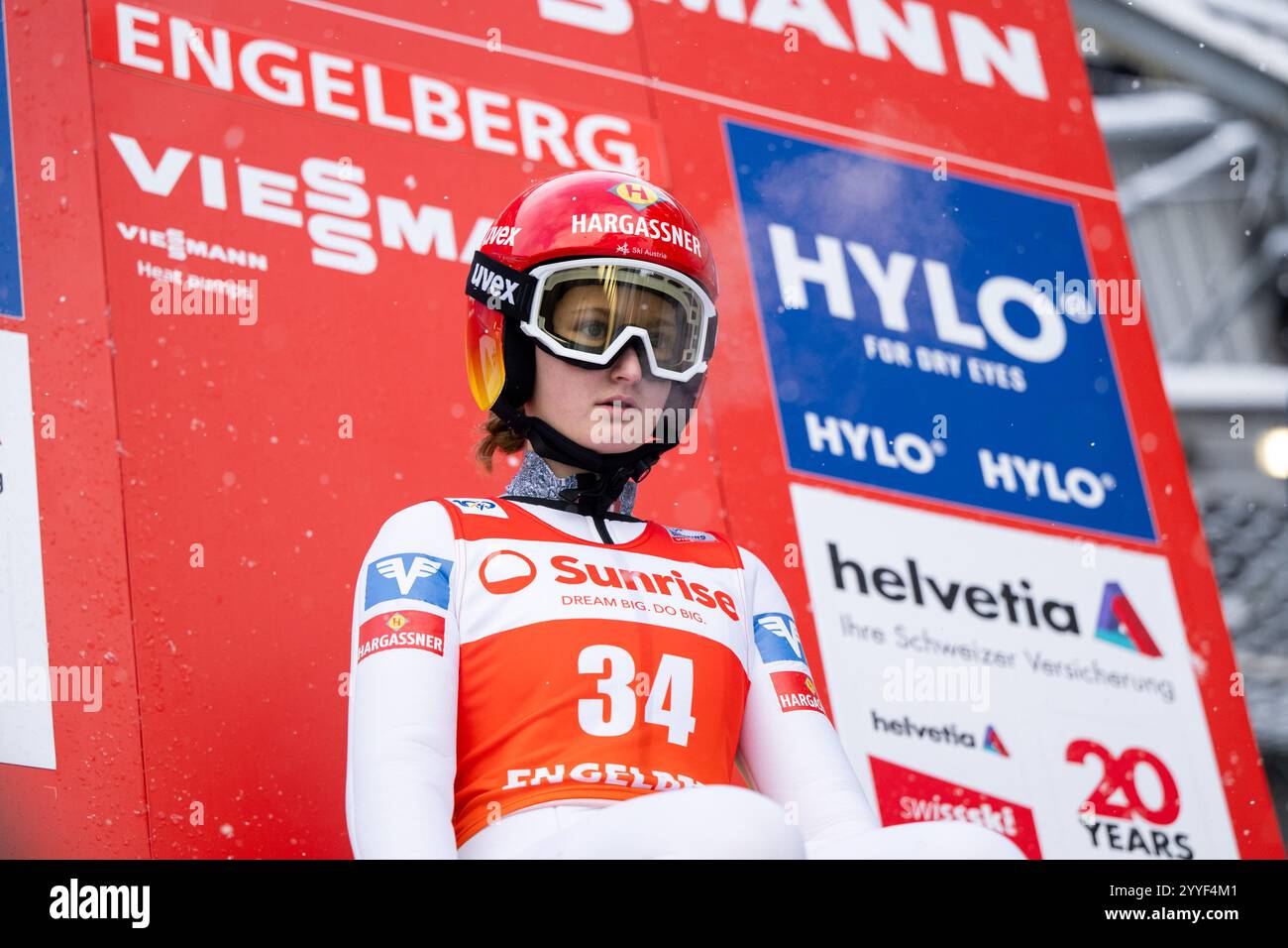 Julia Mühlbacher (Oesterreich) vor dem Sprung auf dem Schanzenturm, SUI ...