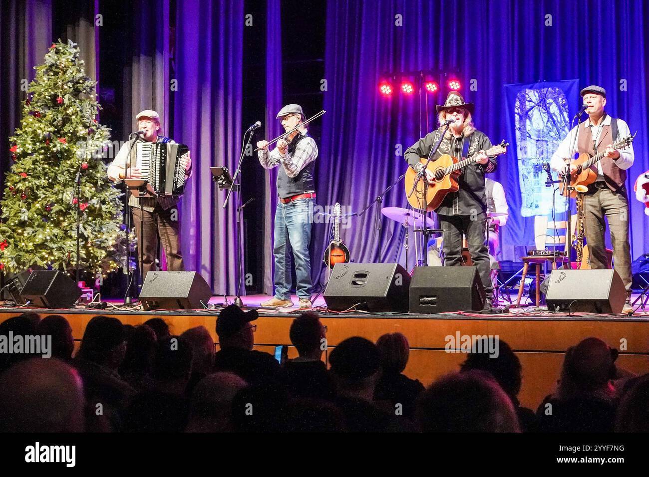 Mark Patrick tritt vor Paddy geht zu Holyhead mit seiner E3 Acoustic ...