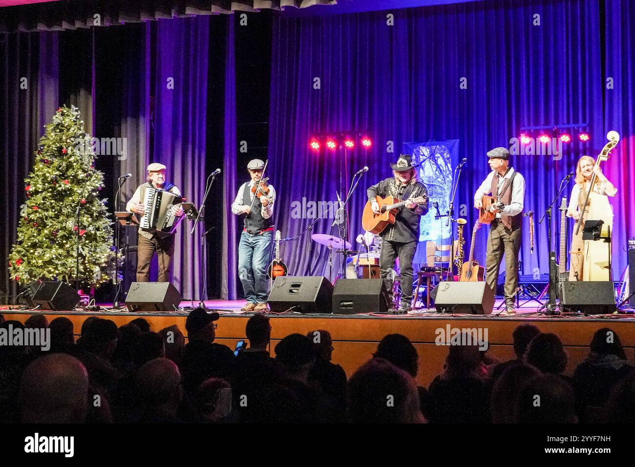 Mark Patrick tritt vor Paddy geht zu Holyhead mit seiner E3 Acoustic ...