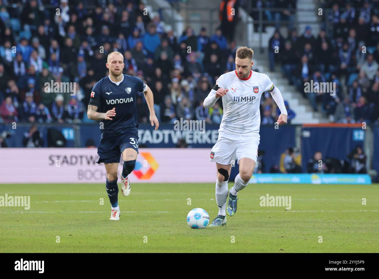 ZWEIKAMPF zwischen Patrick Mainka (1. FC Heidenheim, #6) und Philipp ...