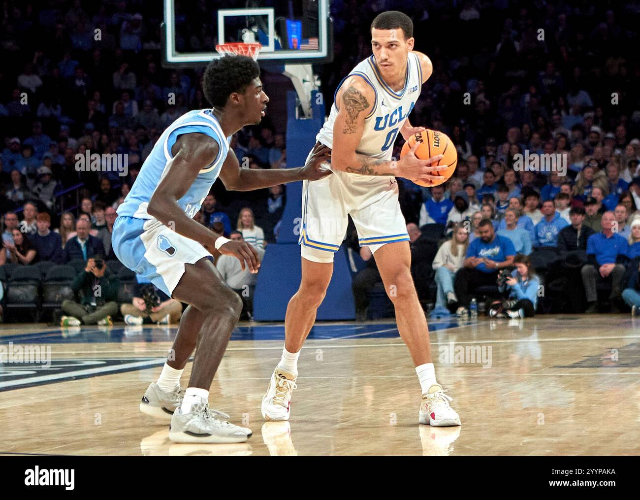 Der UCLA Bruins-Wachmann Kobe Johnson (0) wird in der ersten Halbzeit ...