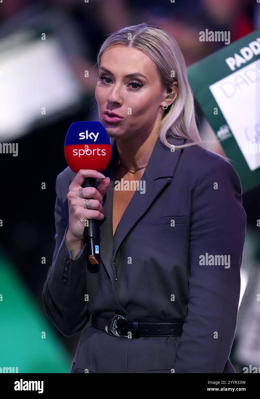 Sky Sports Moderatorin Emma Paton am 8. Tag der Paddy Power World Darts ...