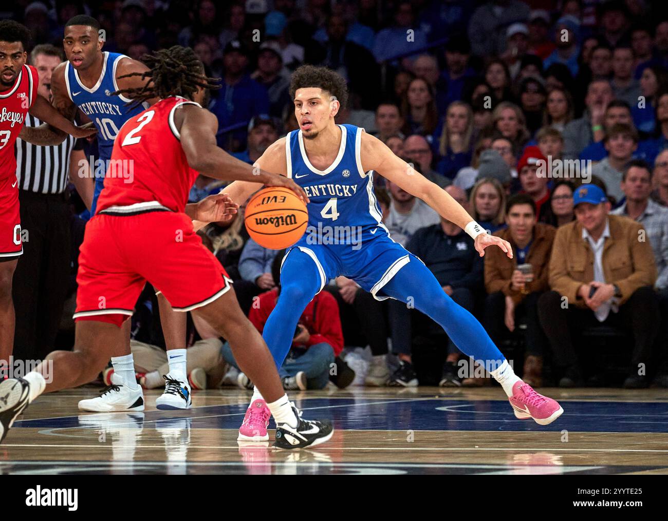 Koby Brea (4) verteidigt Bruce Thornton (2) in der ersten Halbzeit beim ...