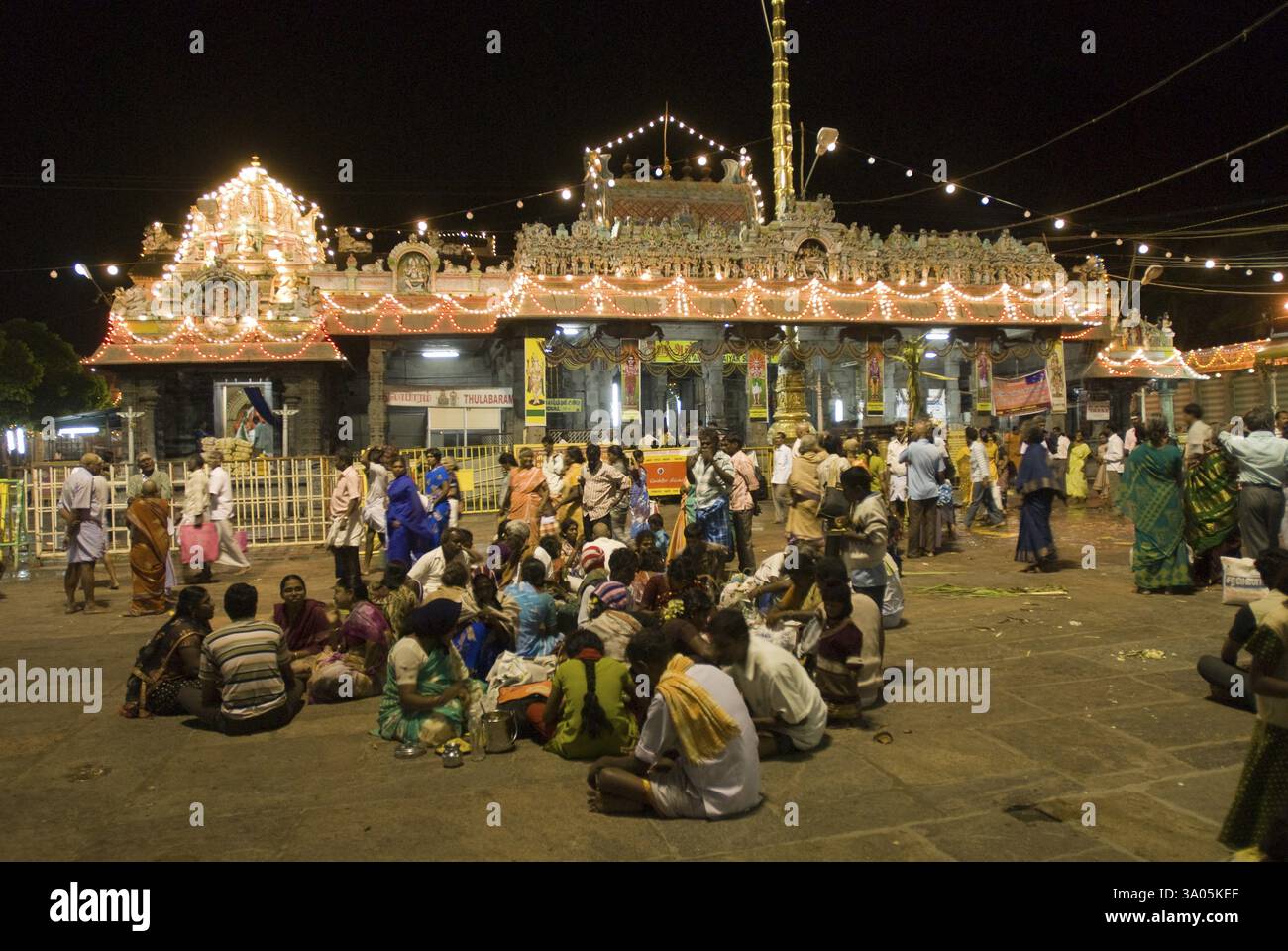 Lord shiva nacht -Fotos und -Bildmaterial in hoher Auflösung – Alamy