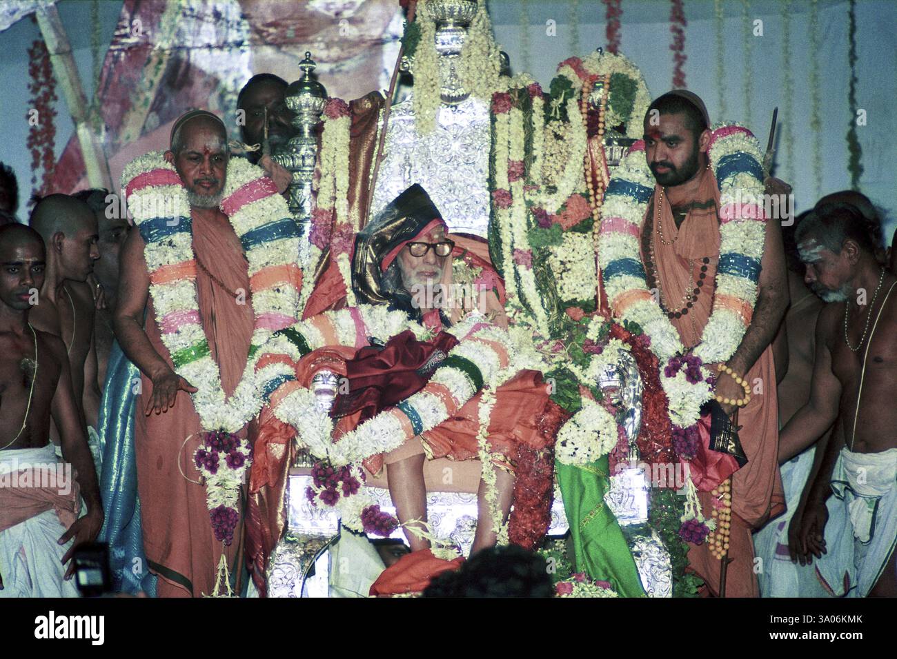 Jayendra Saraswati Swamigal und Chandrasekharendra Saraswati Swamigal ...