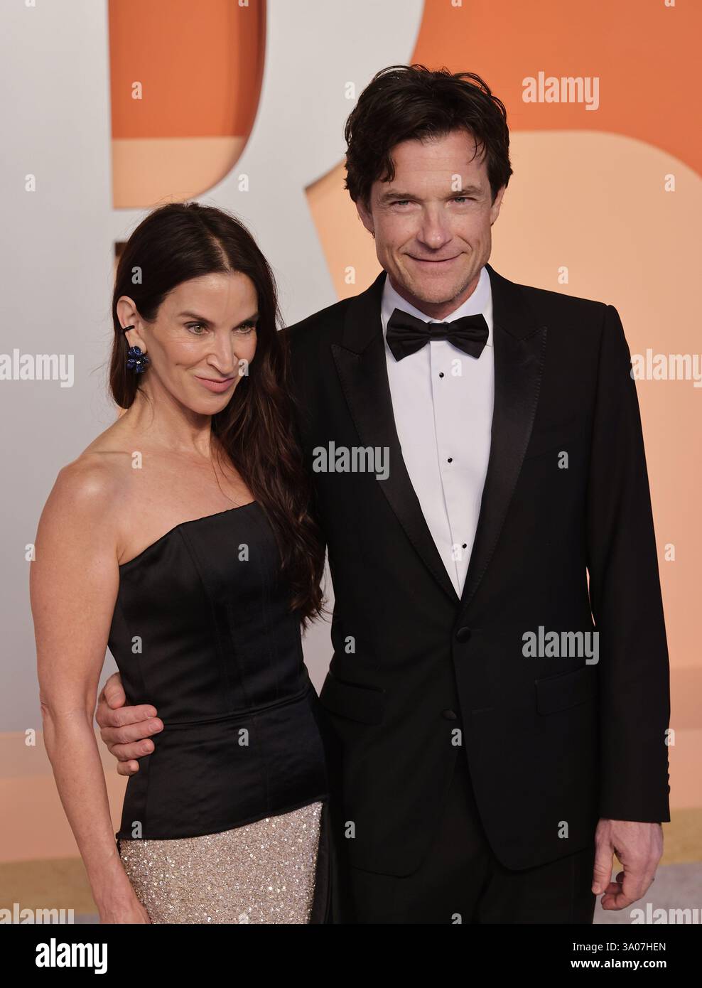 Amanda Anka, Jason Bateman, nimmt am 2. März 2025 an der Vanity Fair ...