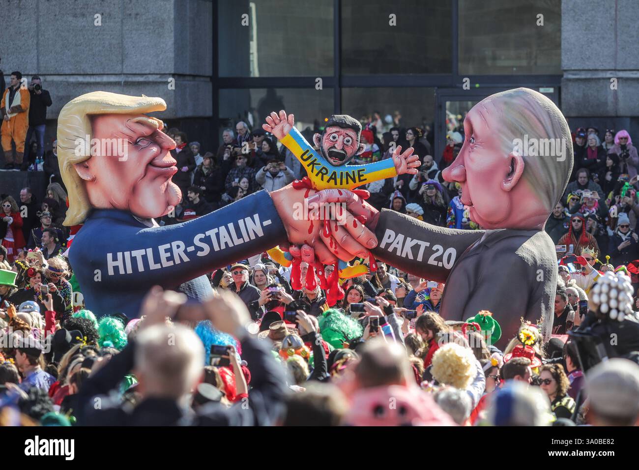 Mottowagen am Montag 03.03.2025 beim Rosenmontagsumzug in Düsseldorf ...