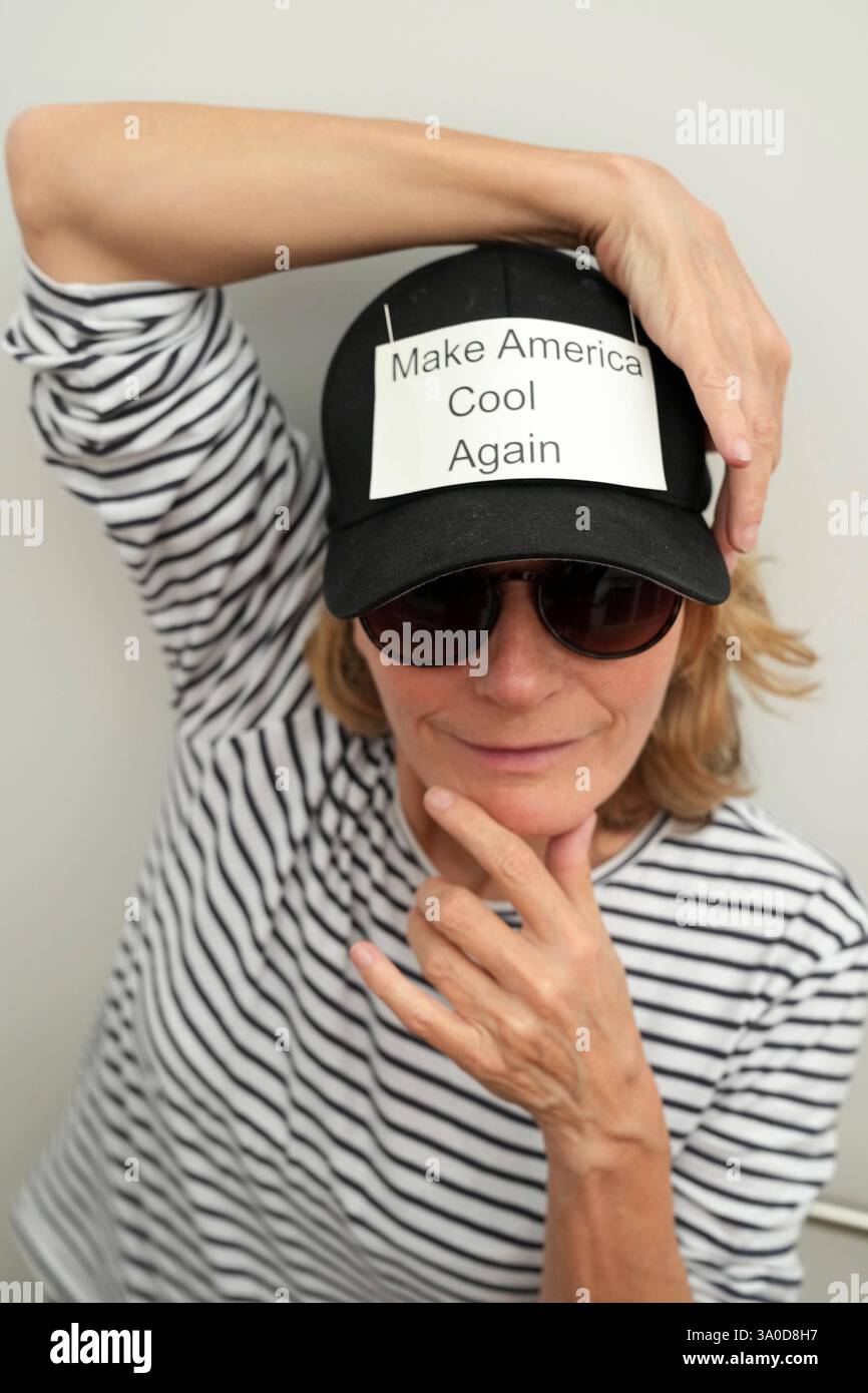 Coole DDR, 20250303, symbolbild, MAKE AMERICA COOL AGAIN, Frau im ...