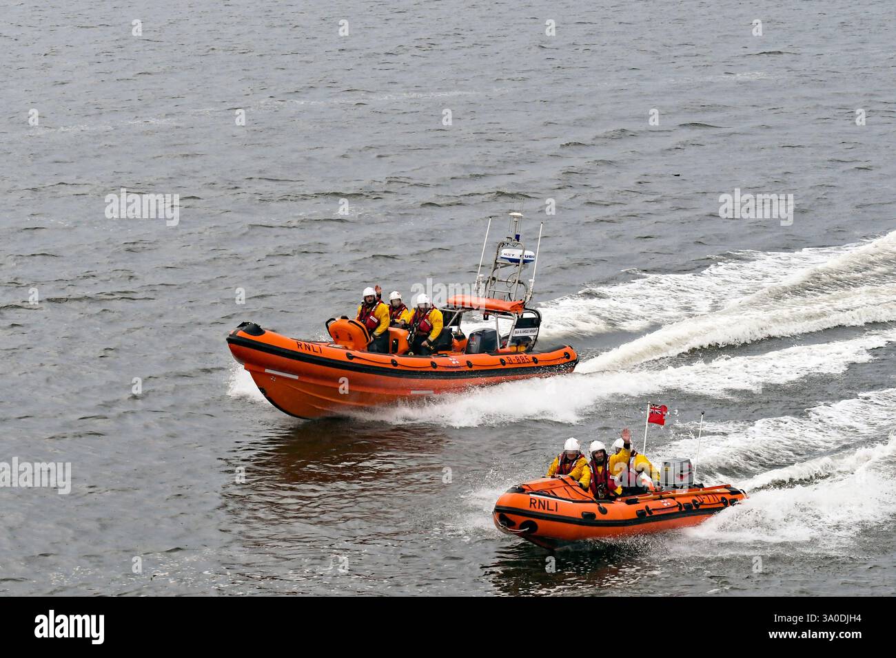 Das Rettungsboot Julia & Angus Wright und D-771 in Aktion, wie vom ...