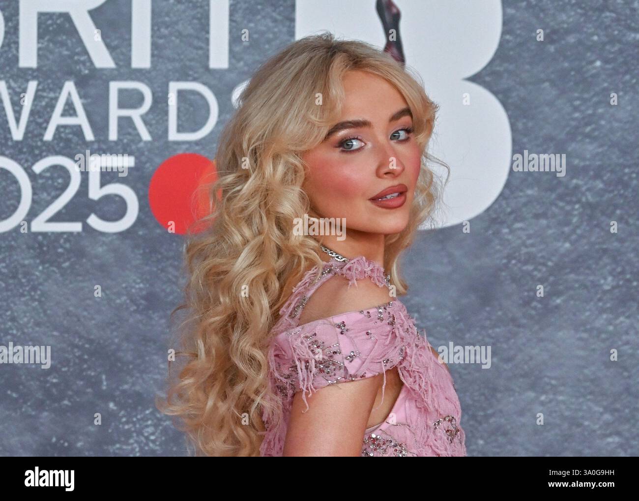 ***AUSSCHLIESSLICH REDAKTIONELLE VERWENDUNG*** Sabrina Carpenter nimmt ...