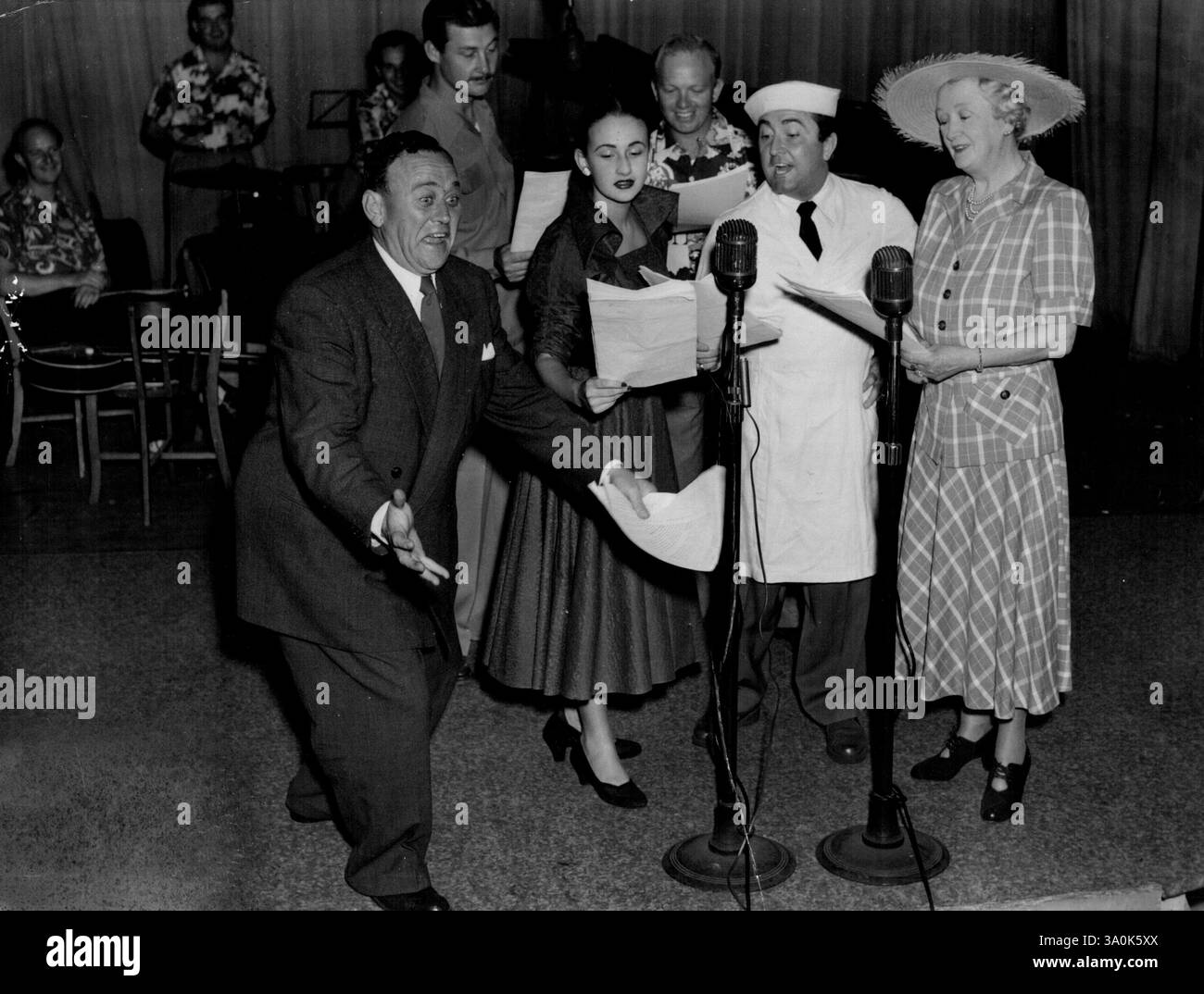 Ron Beck regt die Reaktionen des Publikums an, als er die ...