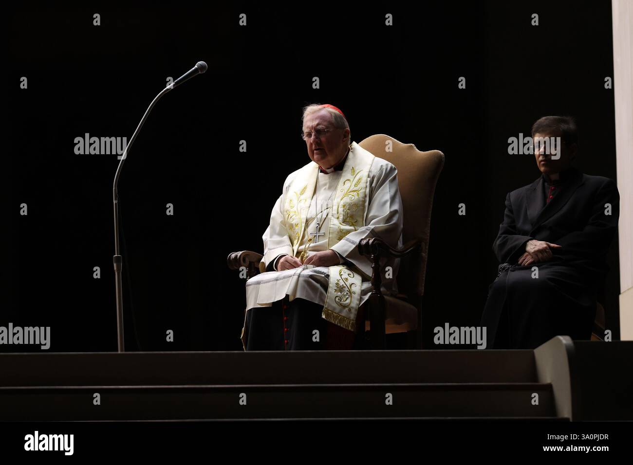 Vatikanstadt, Italien. März 2025. Am neunten Tag leitet Kardinal Arthur ...