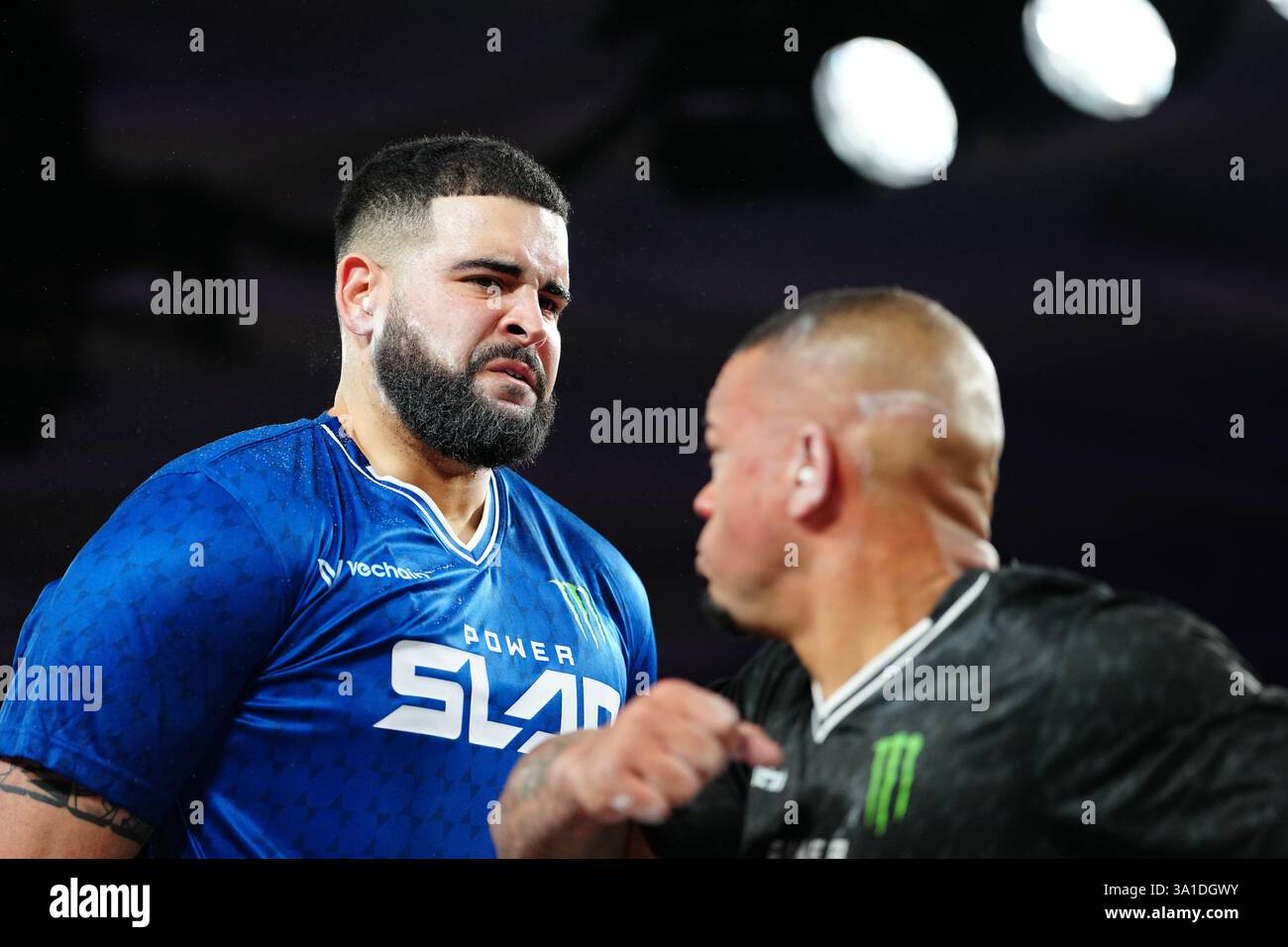 LAS VEGAS, NV - 7. MÄRZ 2025: Wes Mena und Aaron Turner treffen sich am ...