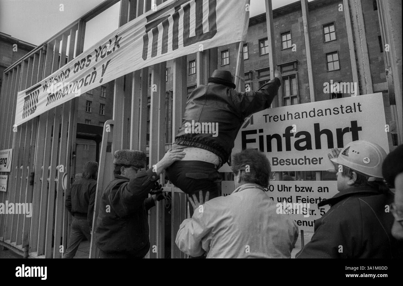 Deutschland, Berlin, 16. März 1992, Protest der Rostocker Werftarbeiter ...
