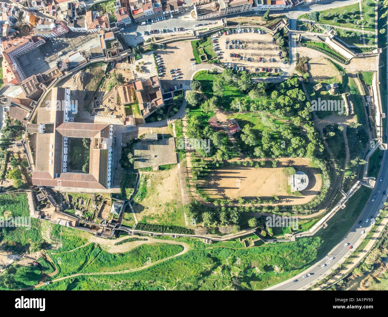 Blick aus der Luft auf die Burg Badajoz Alcazaba aus dem Gebäude der ...