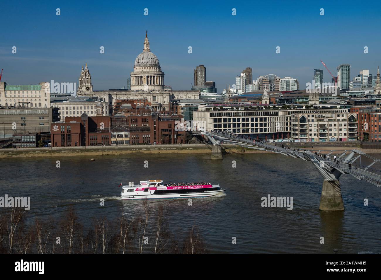 City of London Panorama März 2025 L-R-Gebäude vom März 2025: Farraday ...