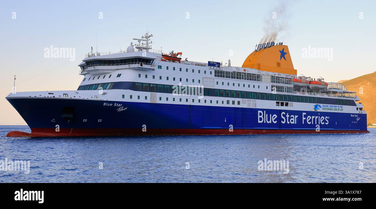 Blue Star Ferry - The Patmos - Ankunft im Hafen von Livadia, Tilos ...