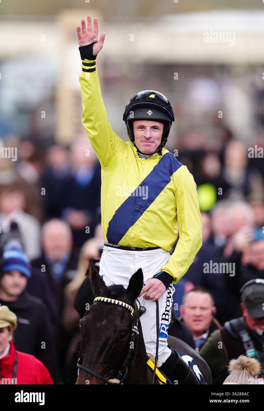 Jockey Sean Flanagan feiert nach dem Gewinn der BetMGM Queen Mother ...