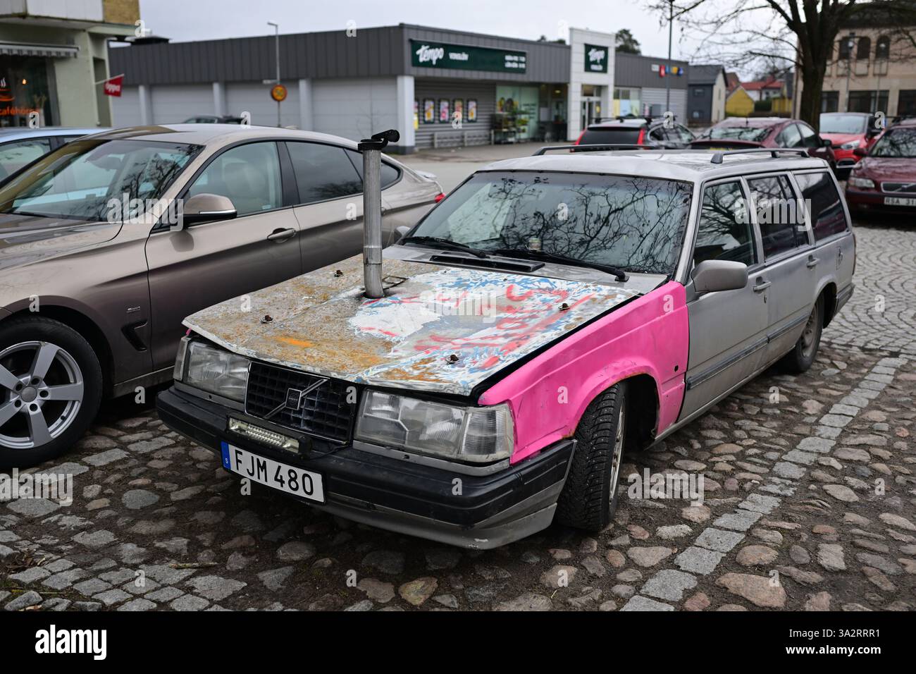 Vinslöv, Skåne, Schweden. März 2025. Der Vintage Volvo wurde zu einem ...