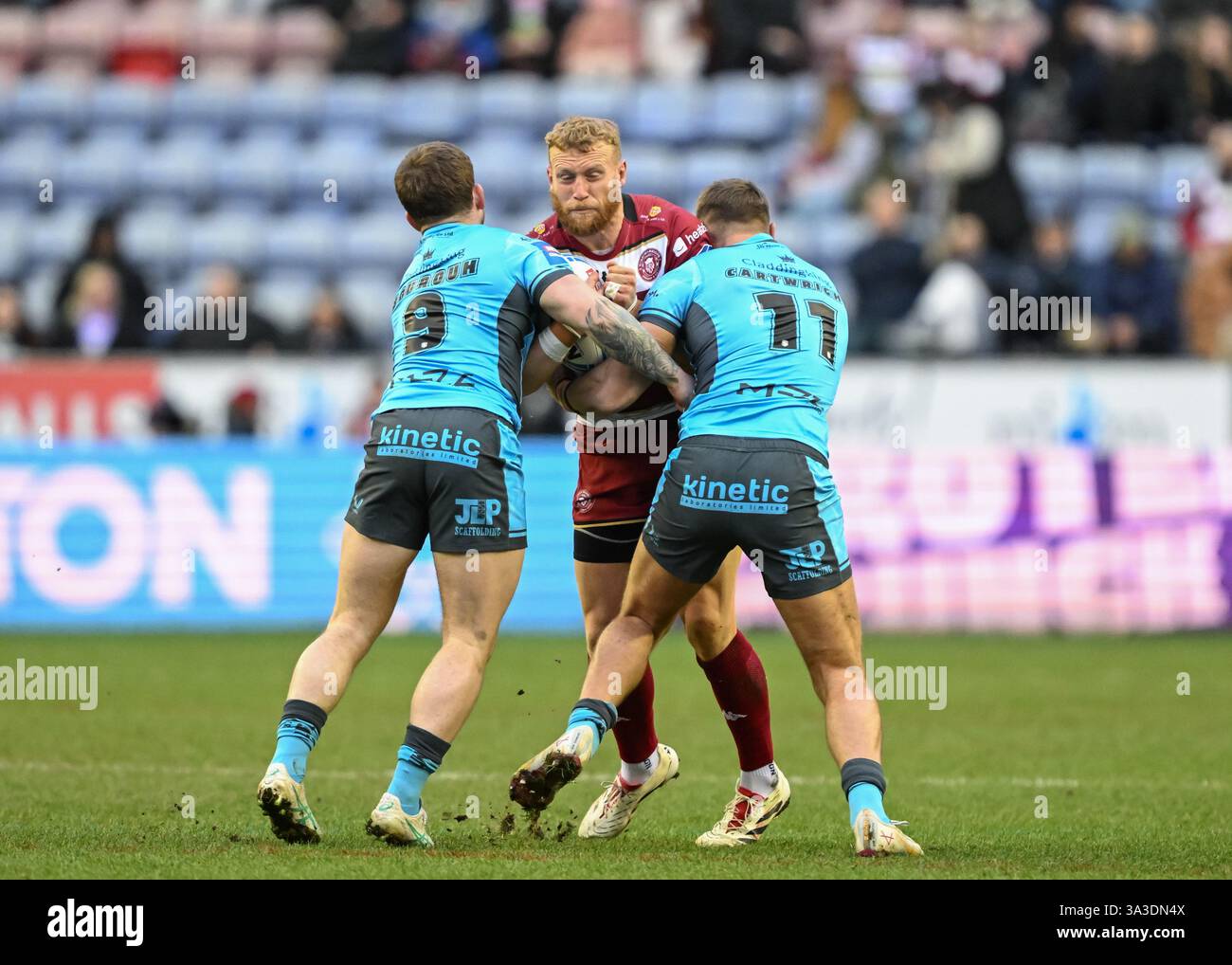 Luke Thompson von Wigan Warriors wird im Brick Community Stadium in ...