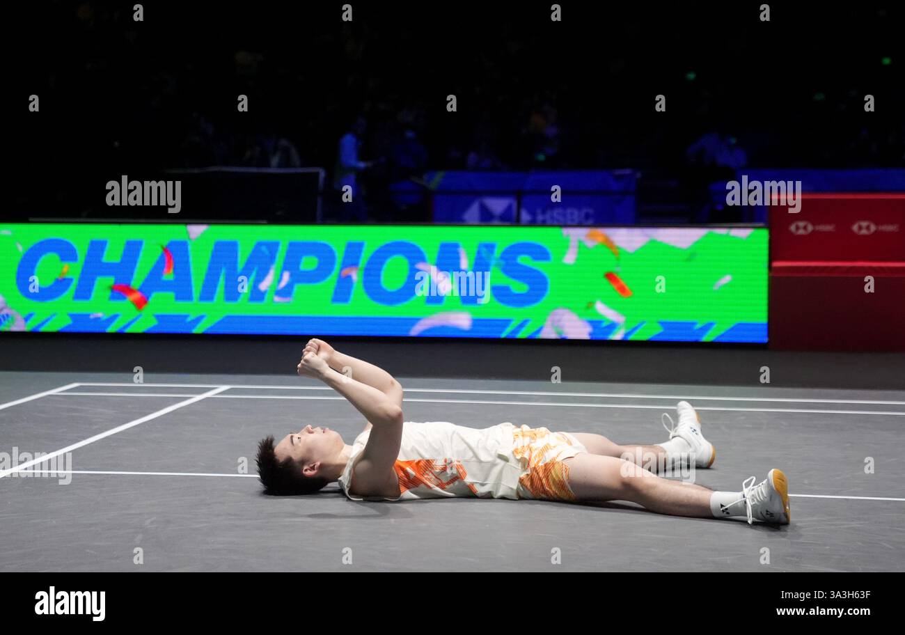 Der chinesische Guo Xin Wa feiert den Sieg im gemischten Doppel-Finale ...