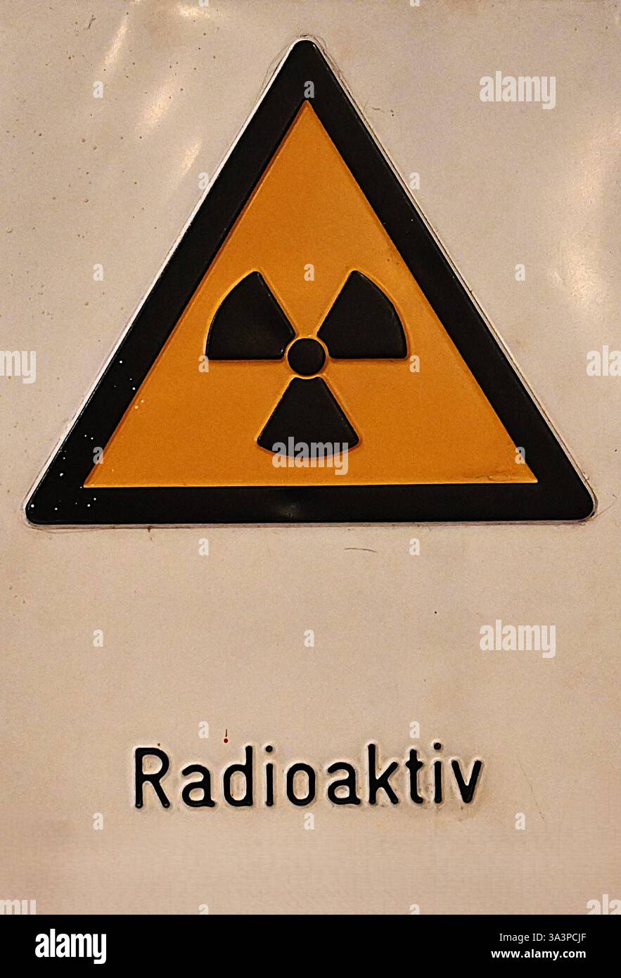 Gefahrenschild Radioaktiv, DIN EN ISO 7010 W00, Warnung vor ...
