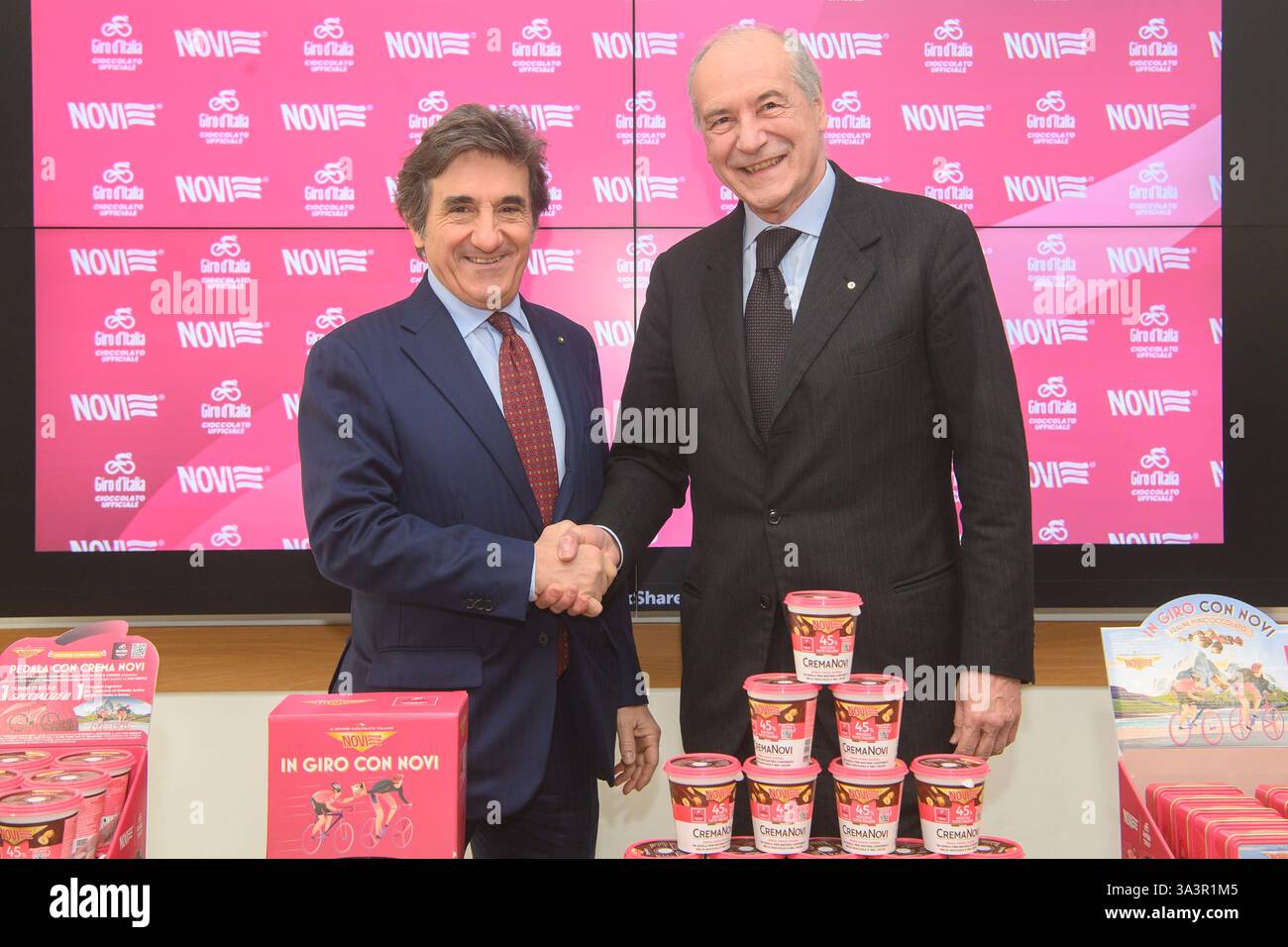 Mailand, Mailand. März 2025. Urbano Cairo e Flavio Repetto rinnovano la ...