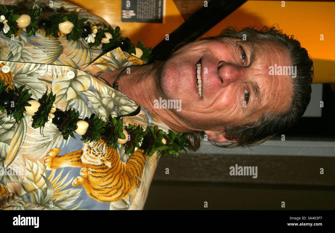 April 2004; Newport Beach, CA, USA; der legendäre Surfer MIKE HYNSON ...