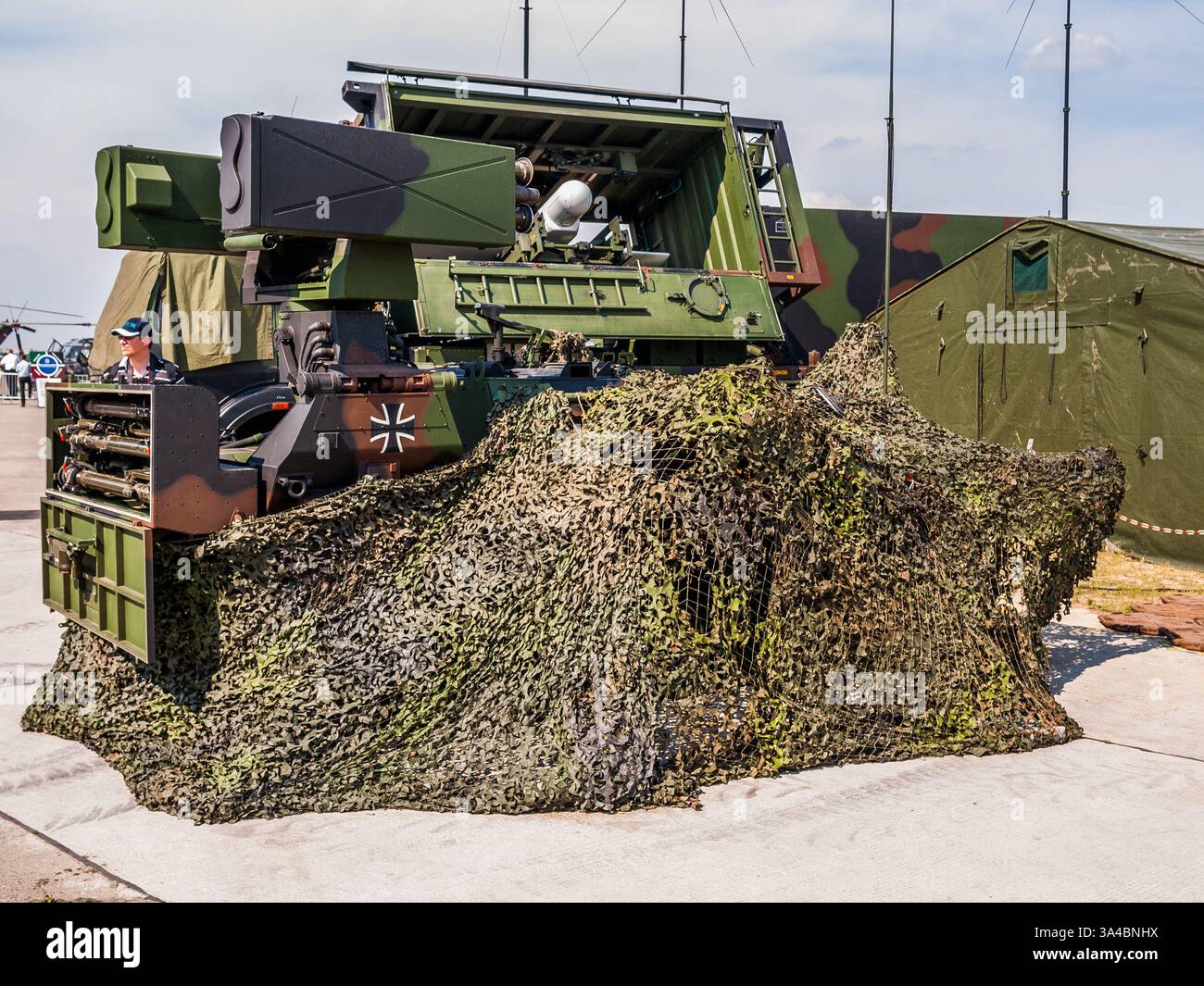 Leichtes luftabwehr artilleriesystem -Fotos und -Bildmaterial in hoher ...