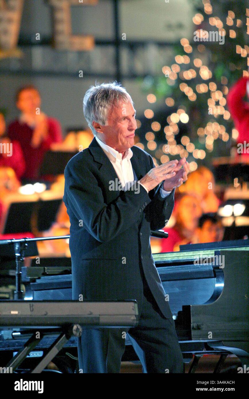 Foto von burt bacharach -Fotos und -Bildmaterial in hoher Auflösung – Alamy
