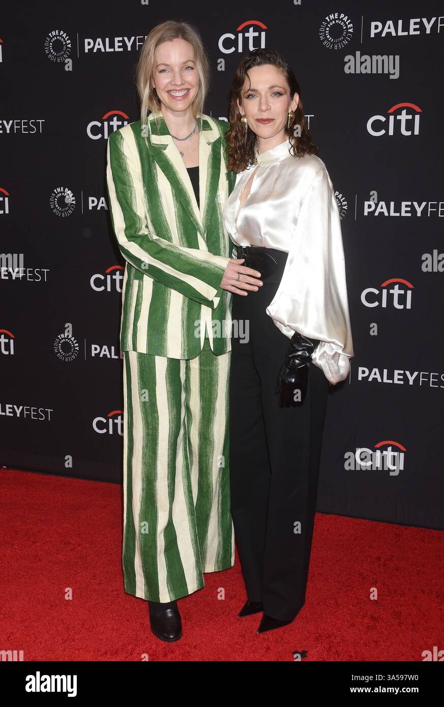 Hollywood, USA. März 2025. Marie Ronn und Jen Tullock kamen 2025 am 21 ...