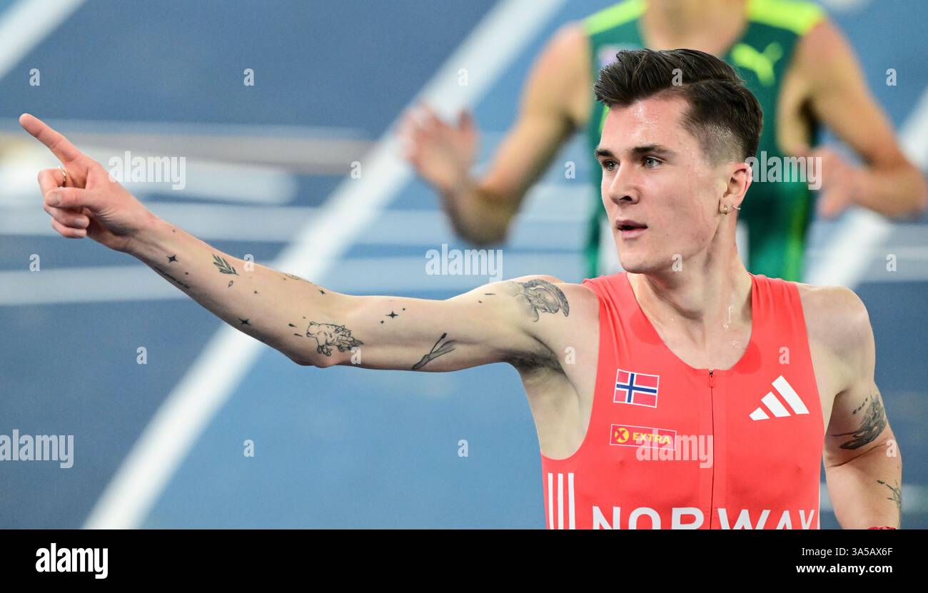 Jakob Ingebrigtsen aus Norwegen feiert seinen Sieg in der 3000-Meter ...