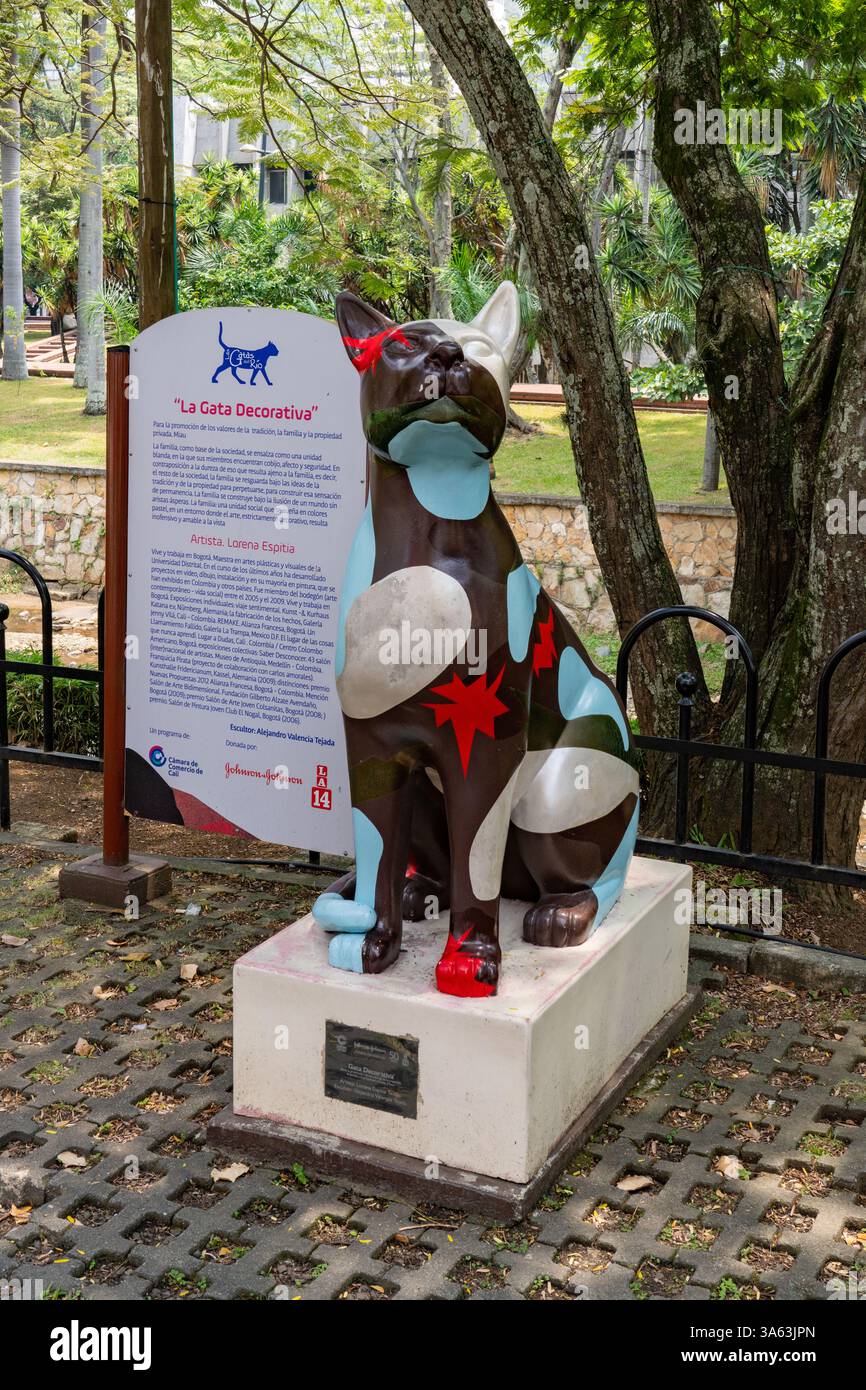 „Die dekorative Katze“, eine Statue von Lorena Espitia im Parque del Gato de Tejada in Cali ...