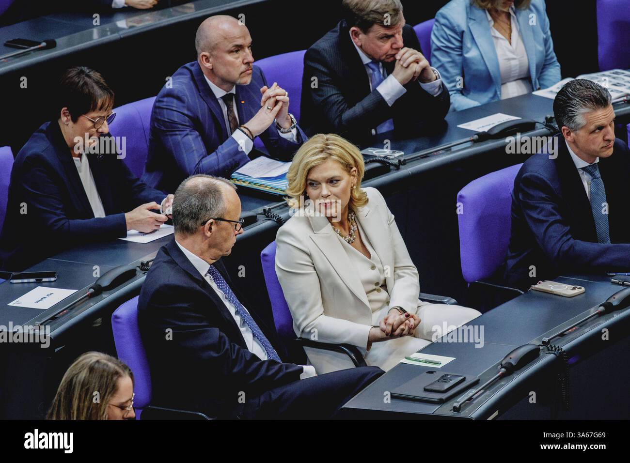 Julia Kloeckner, Kandidatin für das Amt der Bundestagspraesidentin, und Friedrich Merz, CDU ...