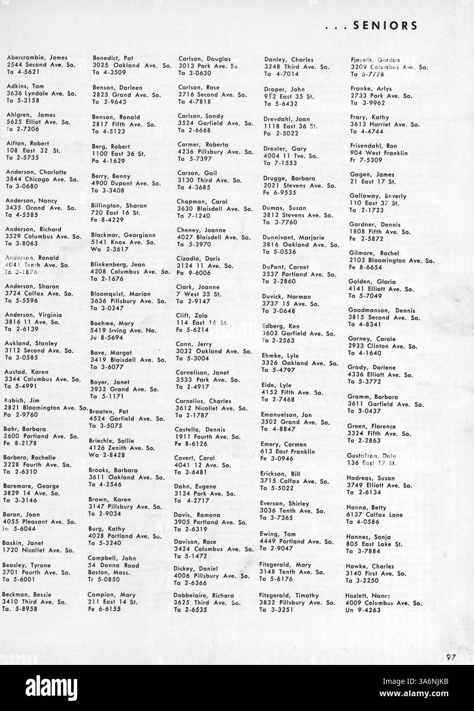 Das Centralian Yearbook von 1957 dokumentiert die Leistungen der Studenten, Dozenten und ...