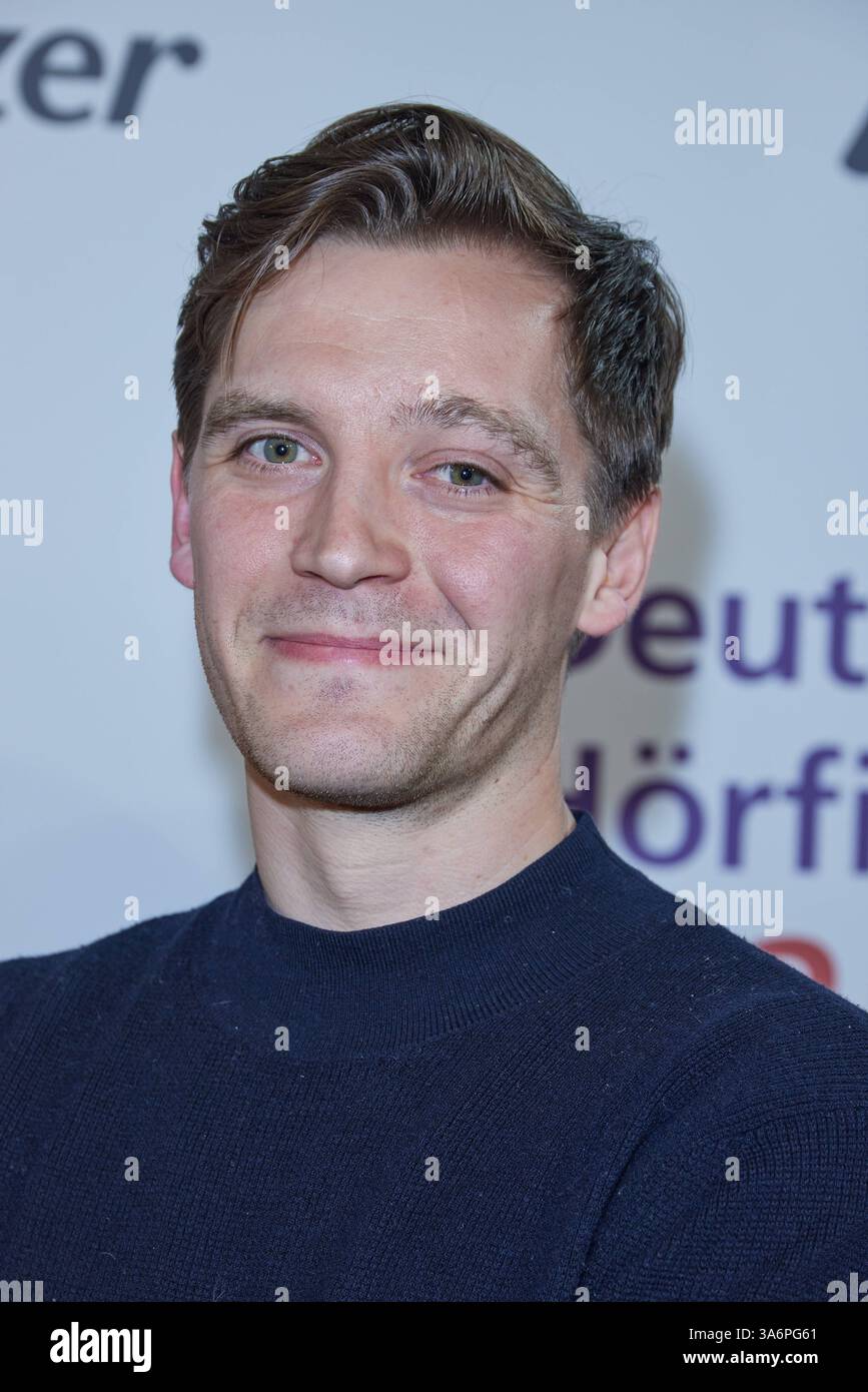 Jonas Nay - Gaesteankunft zum 23. Deutscher Hoerfilmpreis 2025 im ...