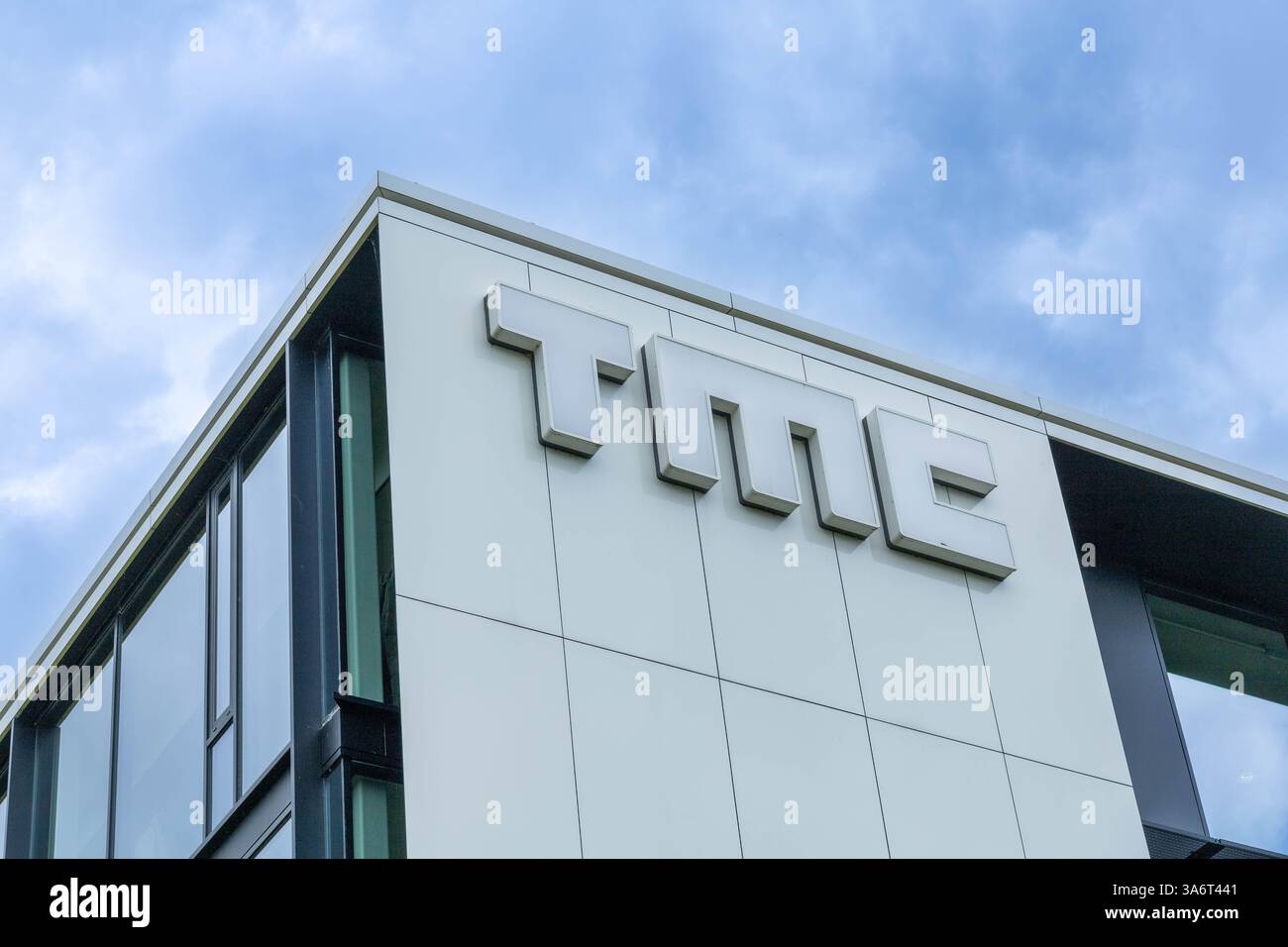 High tech logo -Fotos und -Bildmaterial in hoher Auflösung – Alamy