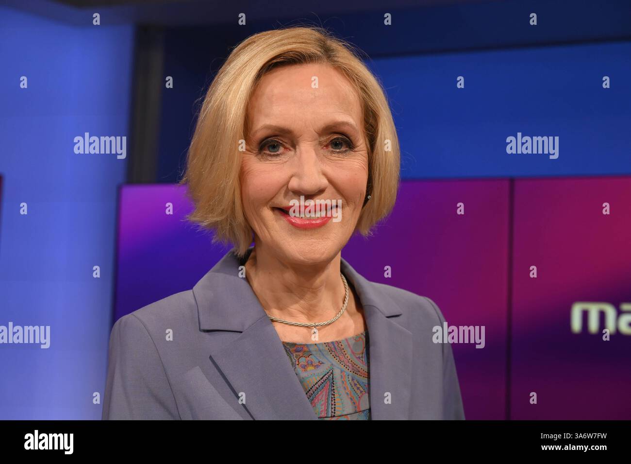 Moderatorin Petra Gerster zu Gast in der ARD Talkshow Maischberger ...