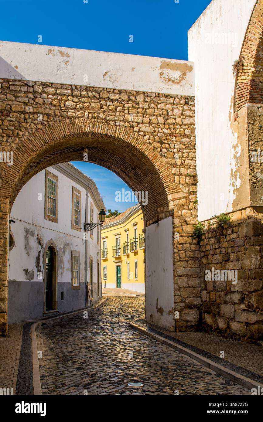 Details zur altstadt von faro -Fotos und -Bildmaterial in hoher ...