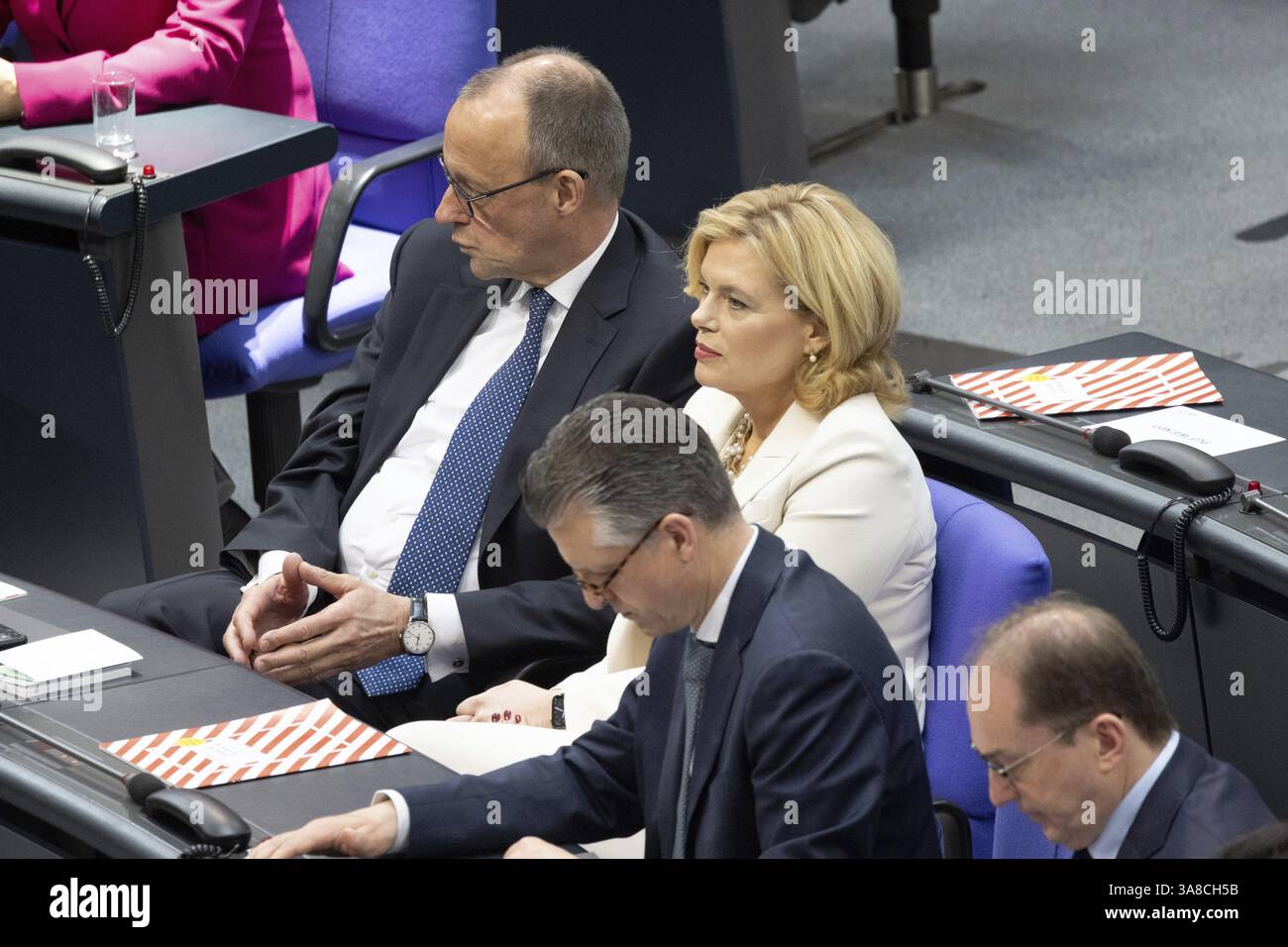 Berlin, Deutschland - 25. März 2025: Friedrich Merz, CDU-Vorsitzende, und Julia Kloeckner, CDU ...