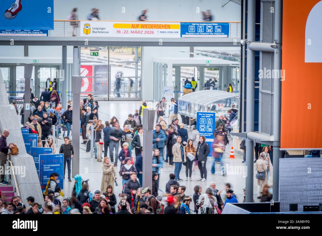 Letzter Tag der Buchmesse 2025. Hinweis auf die Messe 2026, welche vom ...