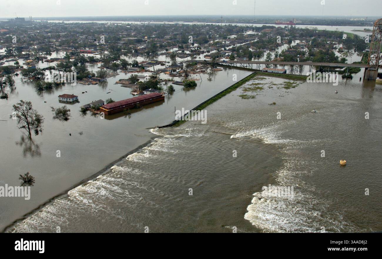 30. August 2005 - New Orleans, LA, USA - Luftaufnahme von massiven ...