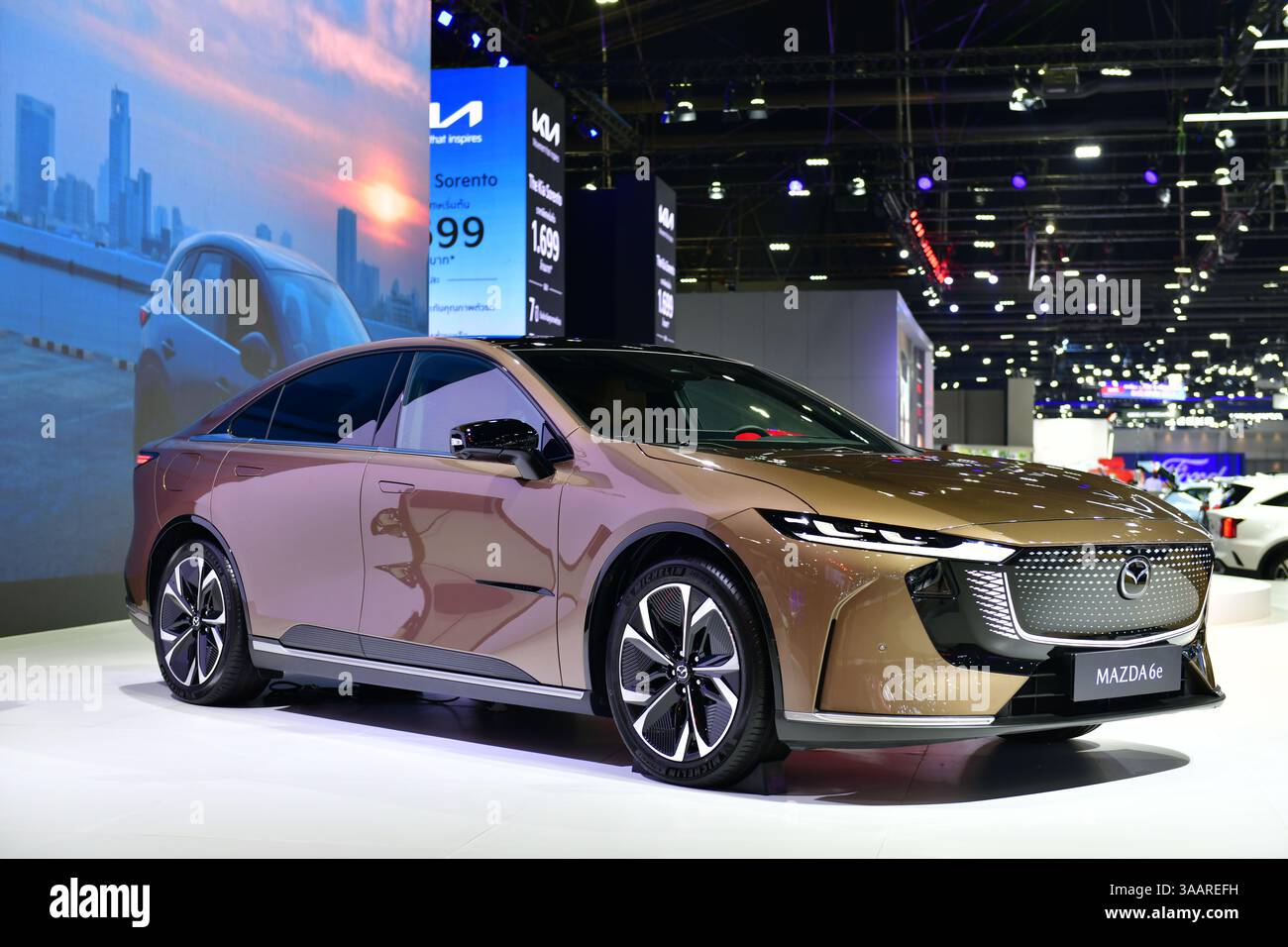 Thailand - 26. März 2025: New Mazda A6e oder Mazda EZ-6 ist ein mittelgroßer Fastback, der auf ...