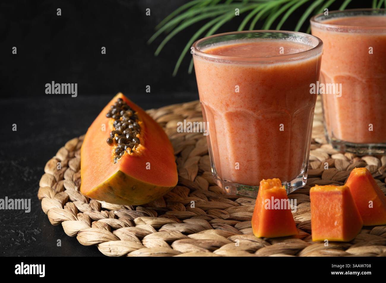 Papaya lassi -Fotos und -Bildmaterial in hoher Auflösung – Alamy