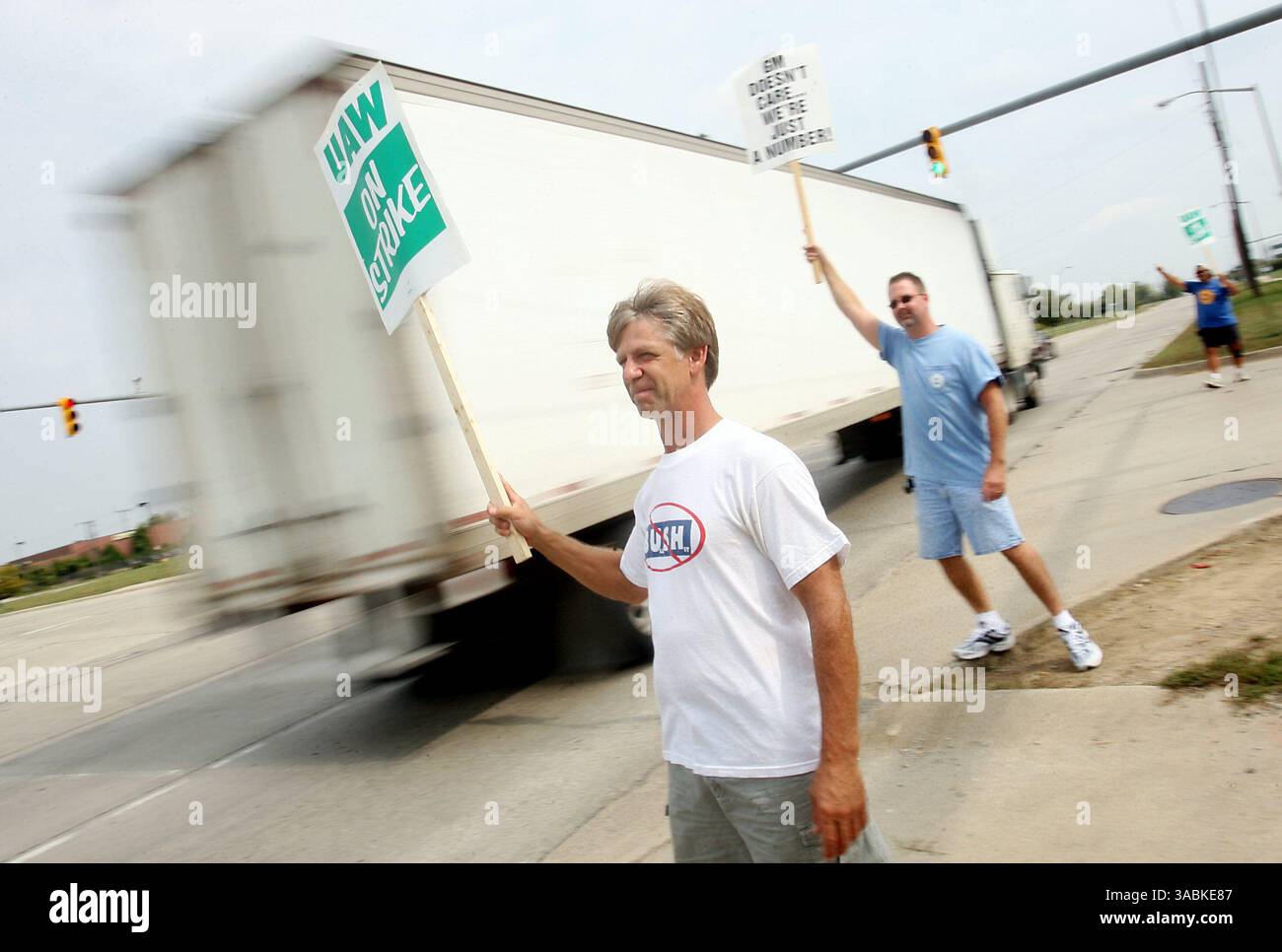 September 2007 - Pontiac, MI, USA - United Auto Worker Union Members ...