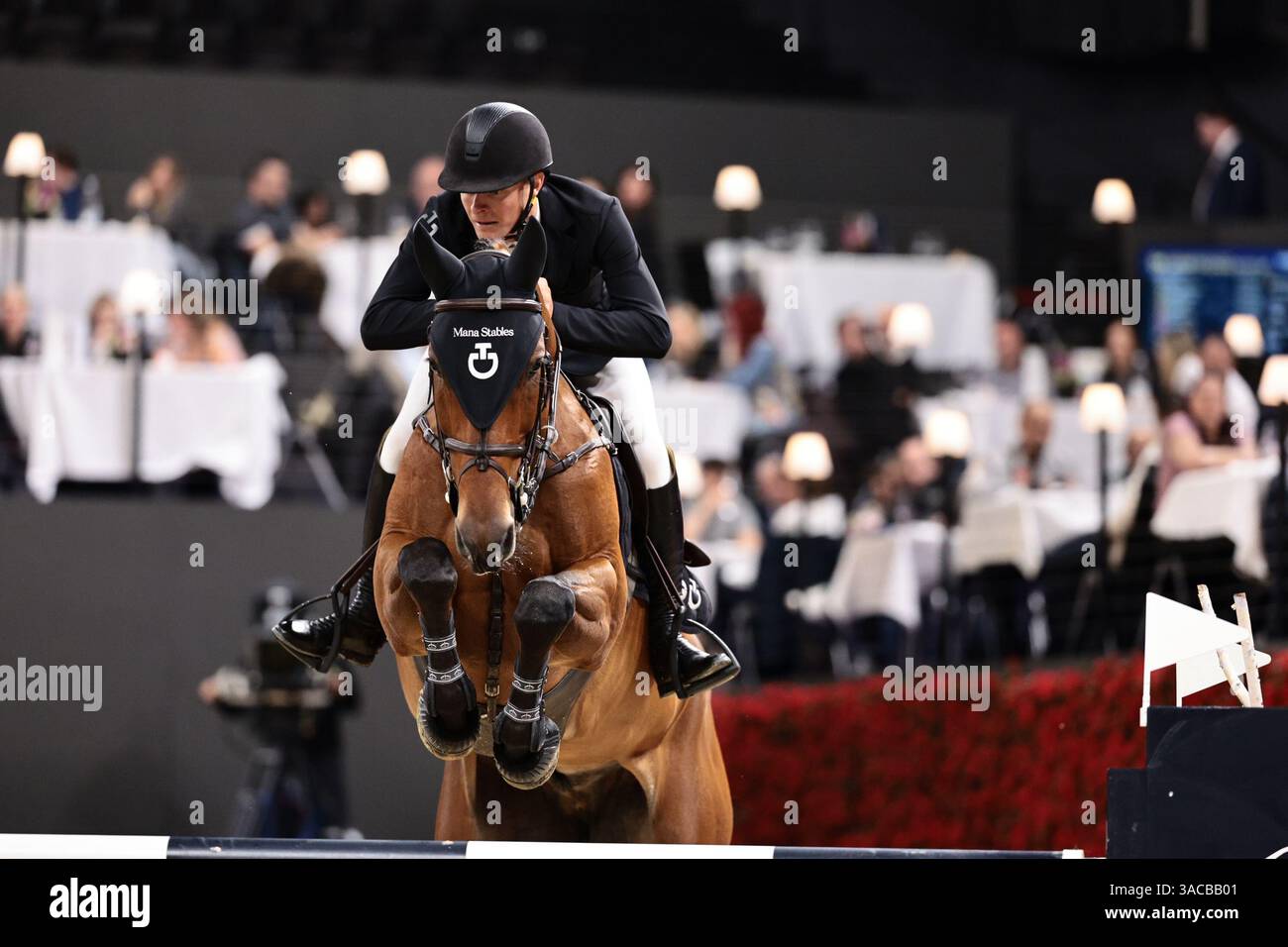 Luke Dee aus Neuseeland mit Gangster WW während des LONGINES FEI ...