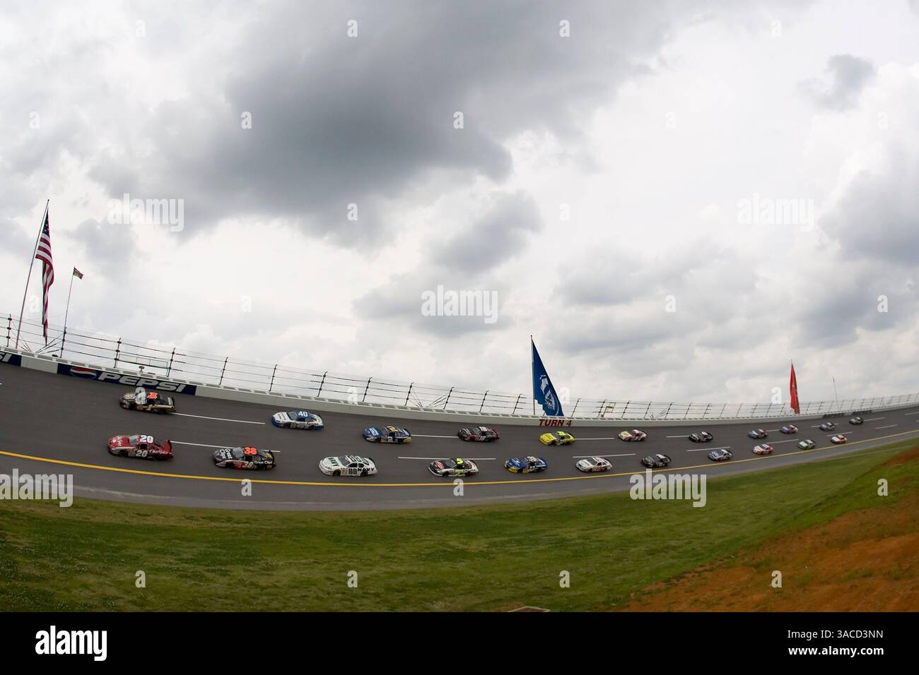26. April 2008 Talladega, Alabama - Tony Stewart und Mike Bliss führen ...