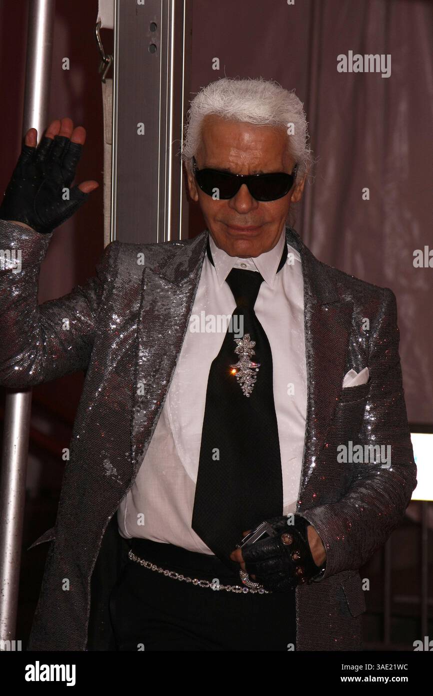 Mai 2008. New York City . Karl Largerfeld verlässt die Gala ...