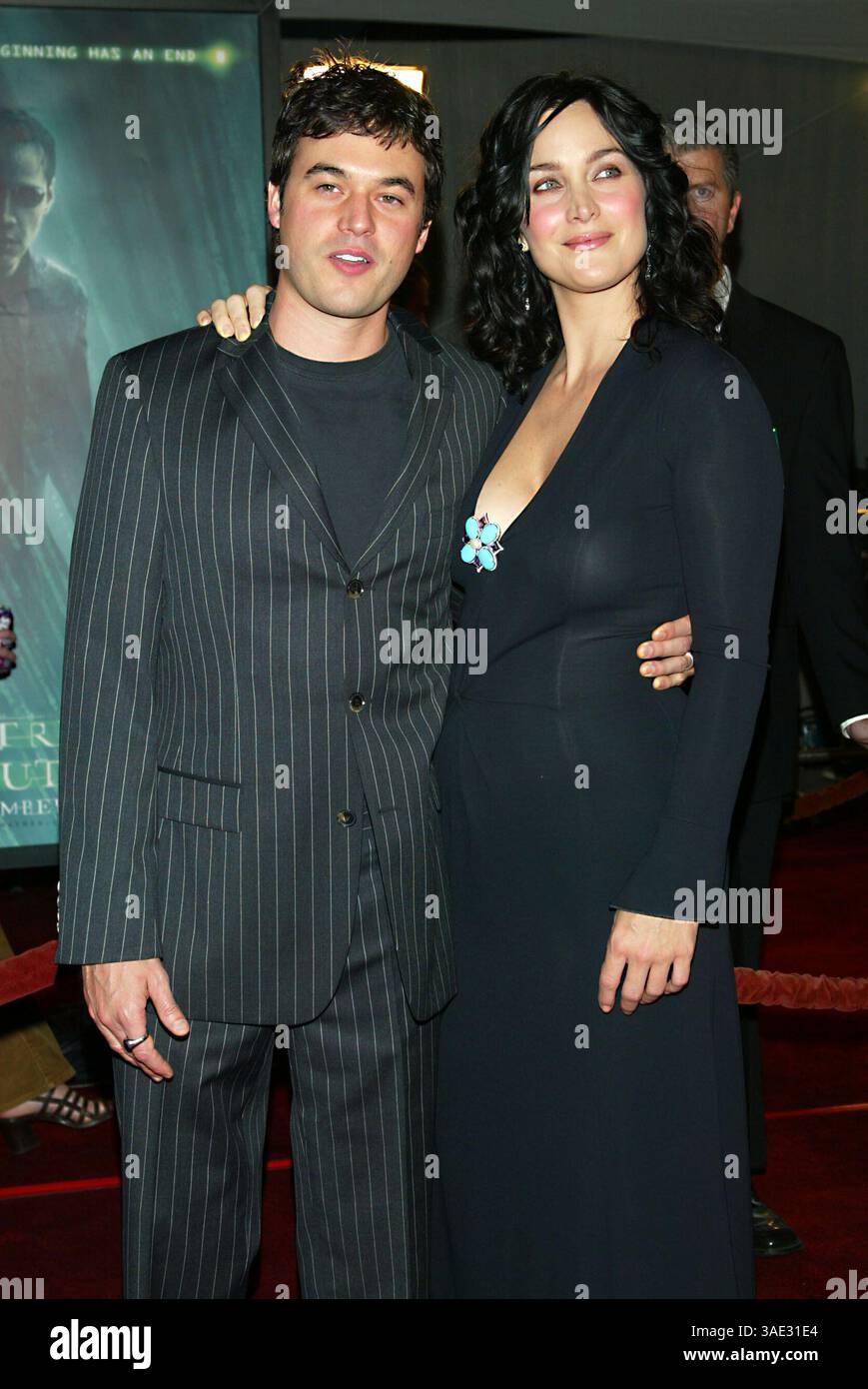 Oktober 2003; Los Angeles, Kalifornien, USA; Schauspielerin CARRIE-ANNE MOSS und Ehemann STEVEN ...